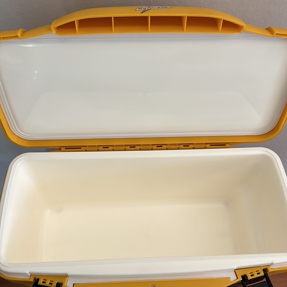 Gatorade | Other | Rare Gatorade Ice Chest Cooler Amfm Radio Cooler ...